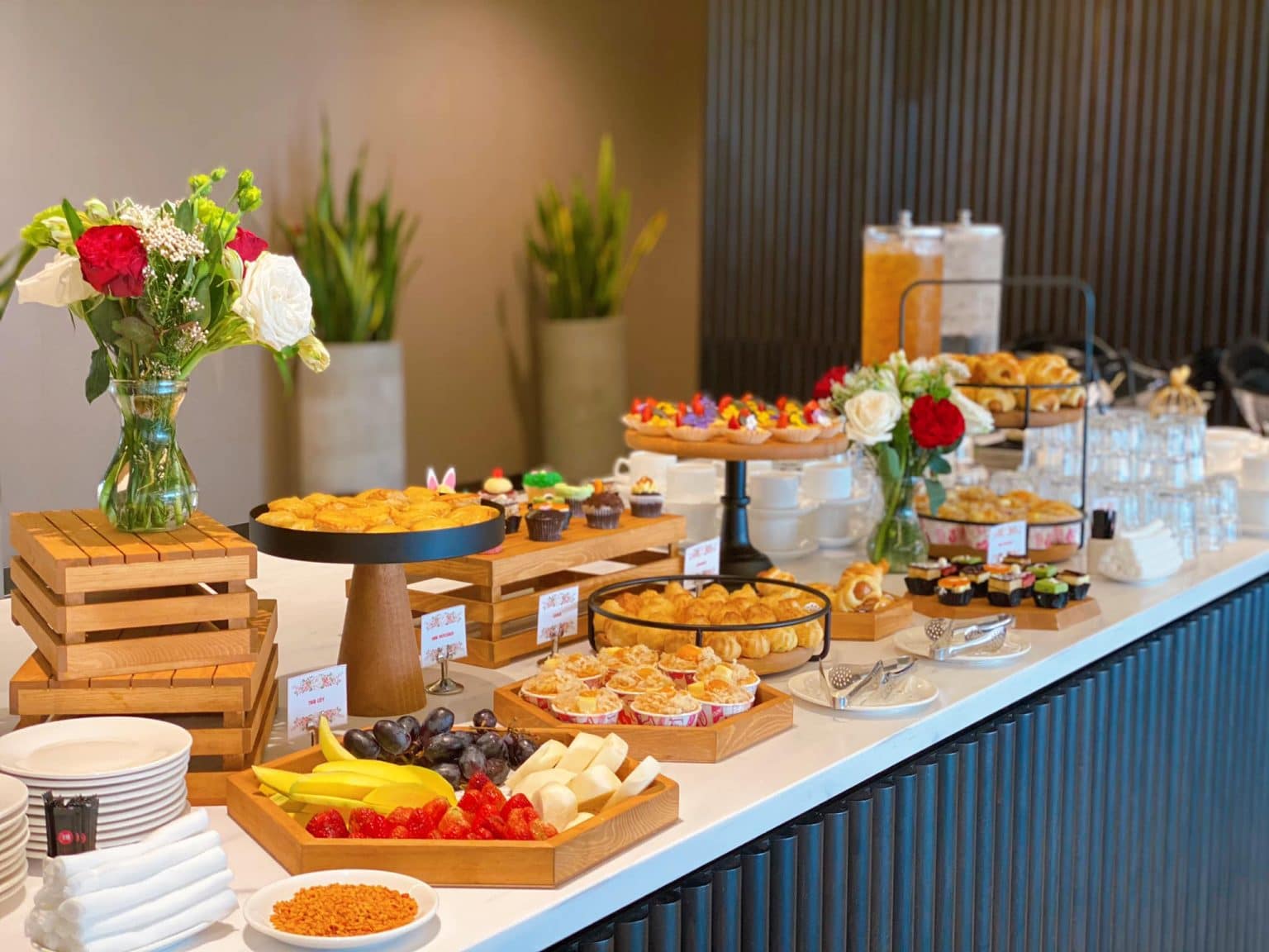 Teabreak là gì? Thực đơn, cách chuẩn bị và quy trình phục vụ - Á Châu ...